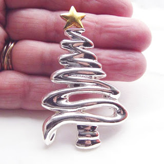 Vintage Jewels Geek blog: Let us see your Christmas jewellery to make a ...