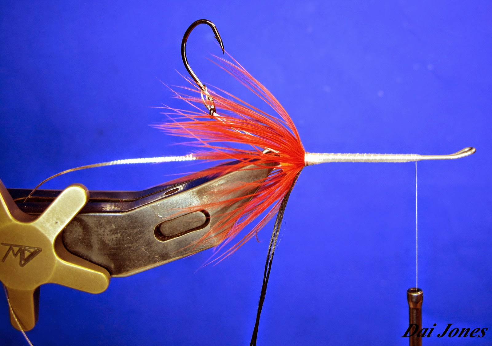 Flies step by step: Sewin ( sea trout) Night Intruder step by step.