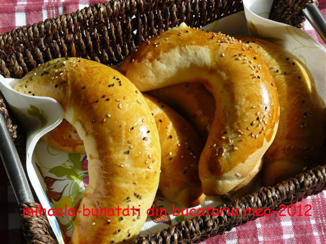 bunatati din bucataria mea: cornuri cu jumeri