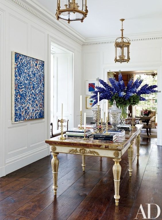 Eye For Design: Decorating Old World Interiors With Bold Modern Wall Art