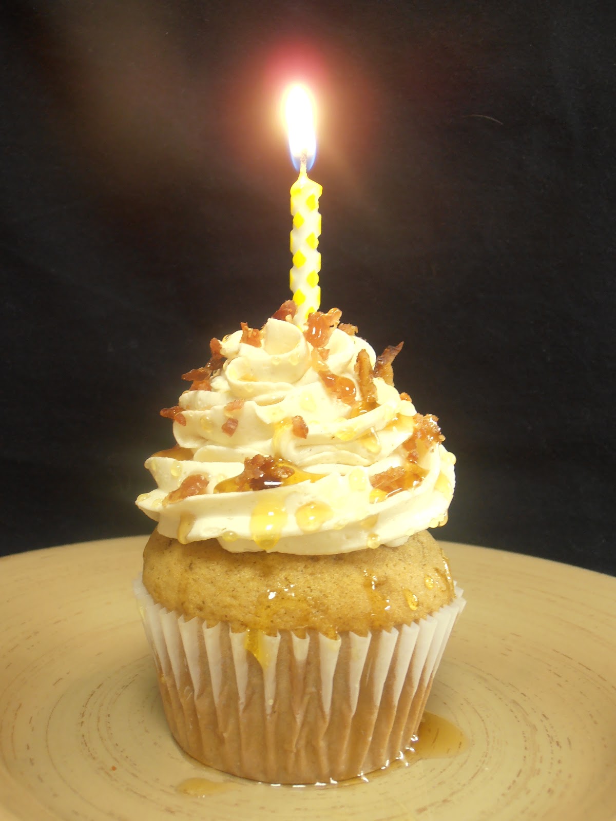 Maple Bacon Cupcakes with Maple Buttercream Frosting | The Brunette Baker
