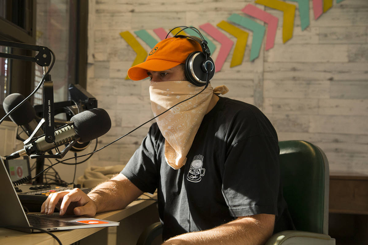 What is a 'gig worker' and the 'gig economy'?