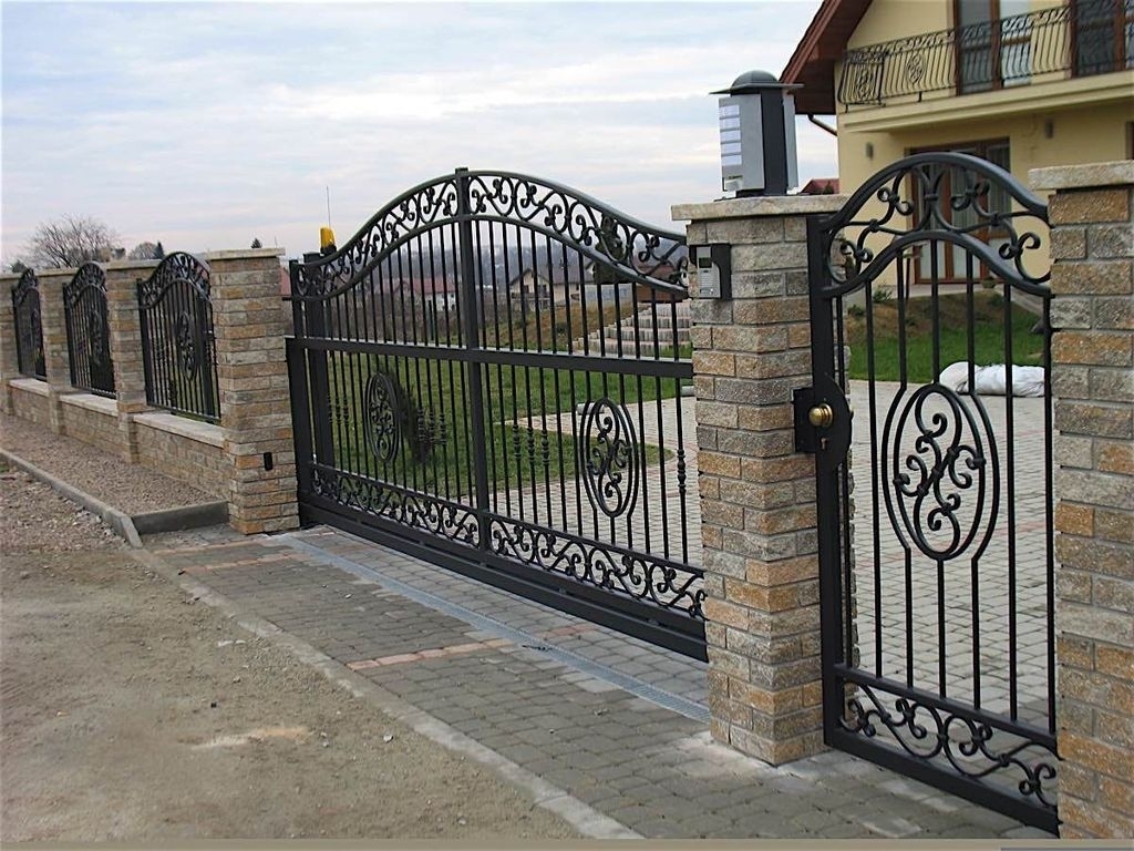 52 Fantastic Gate Design Ideas That Protect Your Home | ARA HOME