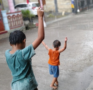 Kangen Main Hujan-Hujanan - damarojat blog lifestyle perempuan dan ...