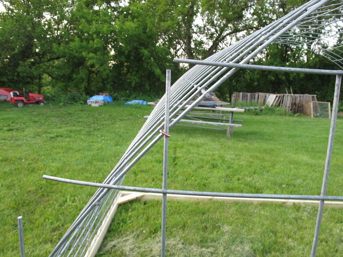 Joe's Garden Journal: Building a Hoop Coop, How to construct an ...