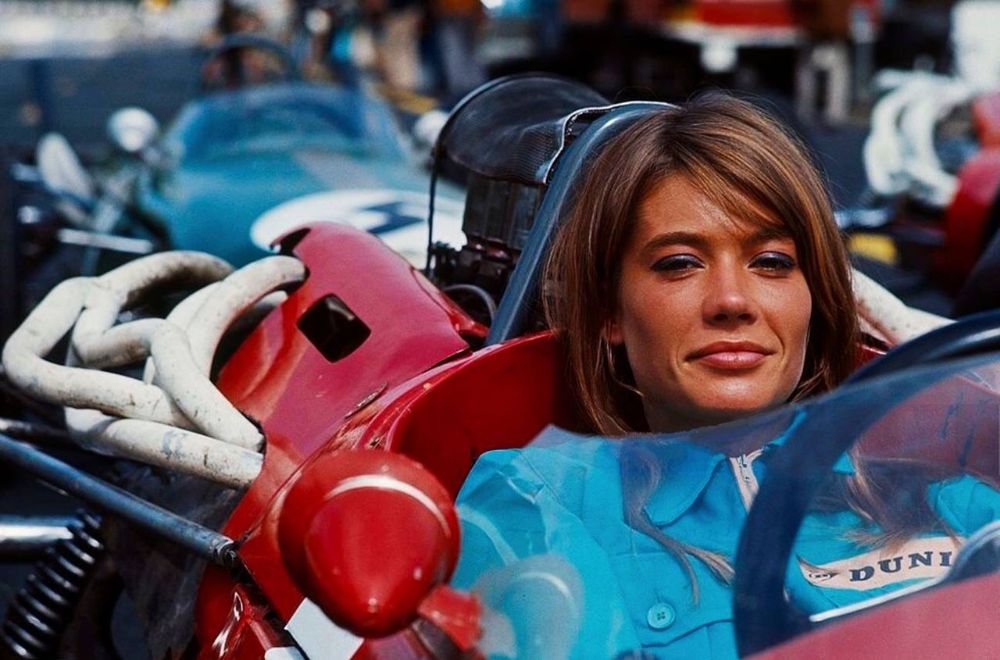 30 Amazing Vintage Photos of Françoise Hardy on the Set of ‘Grand Prix ...