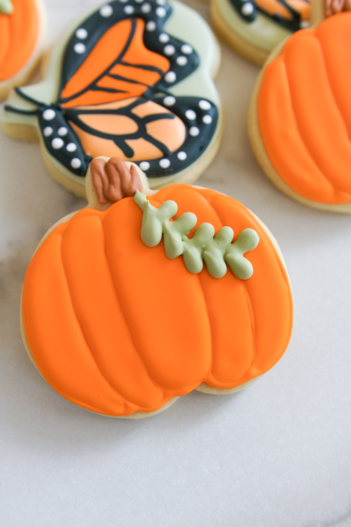 How To Decorate Simple Pumpkin Cookies Bake At 350 how-to-decorate-simple-pumpkin-cookies-bake-at-350
