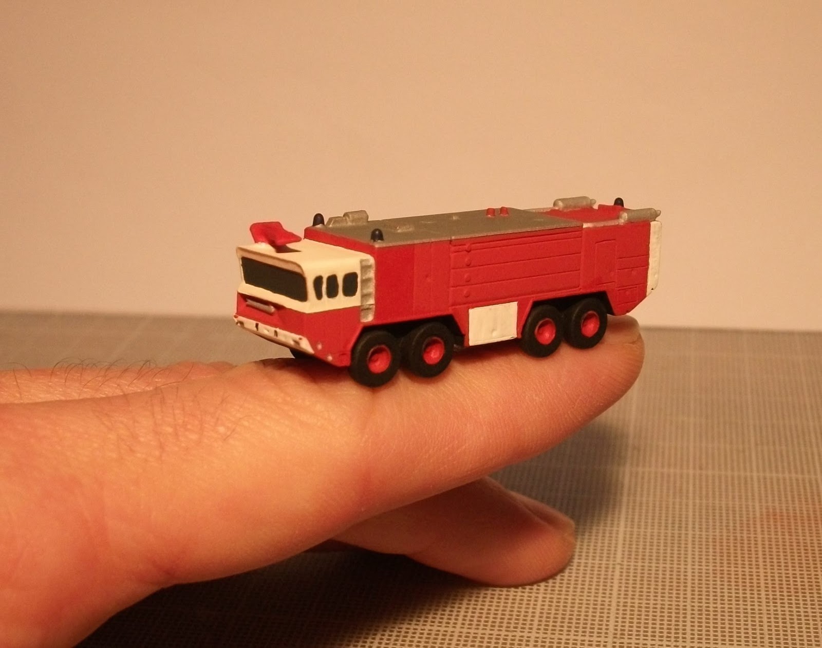 JMC Scale Models: Airport crash-tender Faun LF1410/52V 8x8 (1:220)