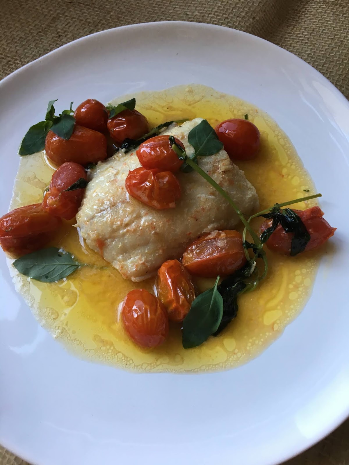 Comidas & Rumos: FILÉ DE ROBALO COM TOMATES E MENJERICÃO