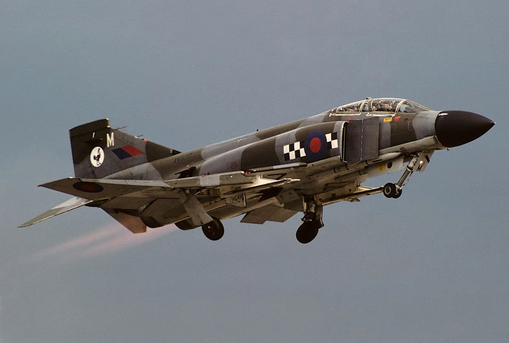 Argentine Warfare Journal: RAF/RN: McDonnell Douglas F-4 Phantom II ...