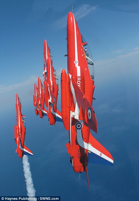 Aces high: Stunning pictures of Red Arrows tearing across the sky pay ...