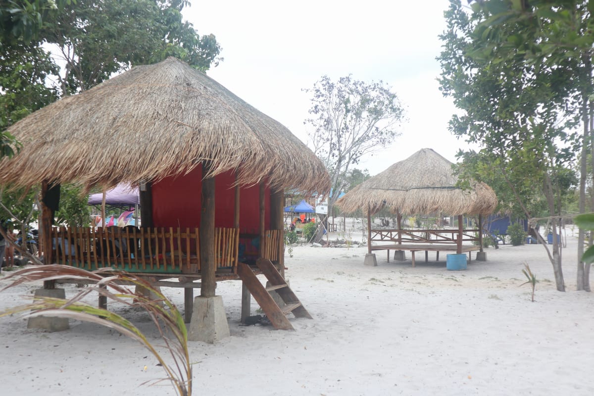 Perlu Vitamin Sea ? Piknik Aja ke Pantai Reviola Barelang Batam