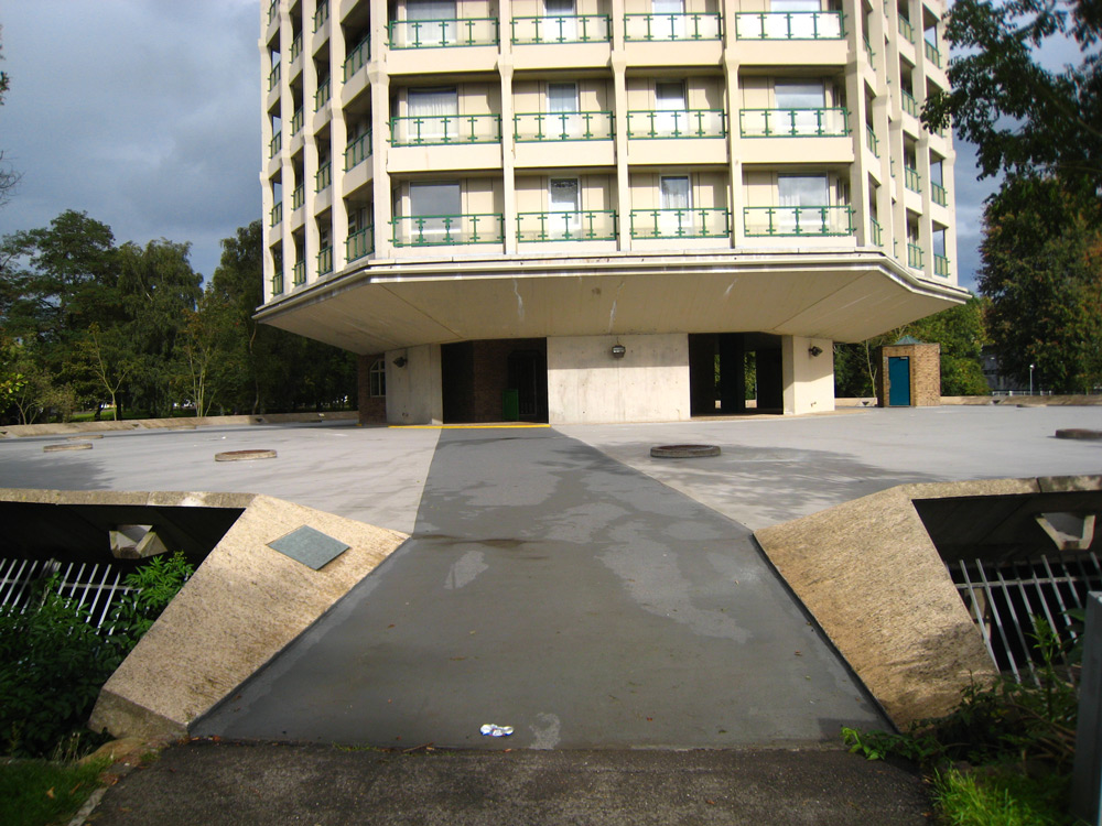 Teh Viscount's London: Tower blocks: Bracknell's Point Royal