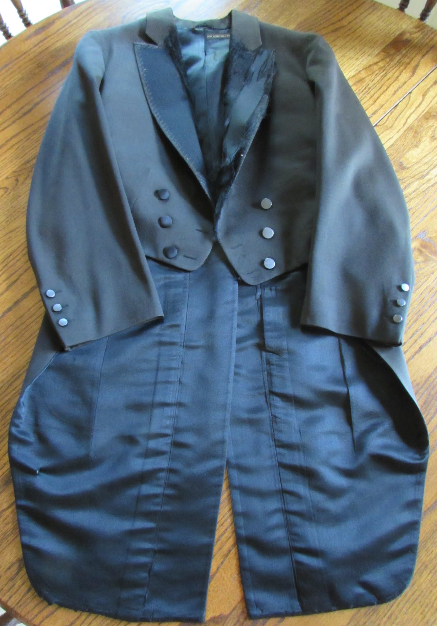 Who Knew?: 52 Ancestors: Small - Tuxedo