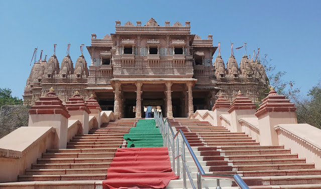 Jain Art, Architecture and History: Parshwa Pradnyalaya Jain Teerth ...