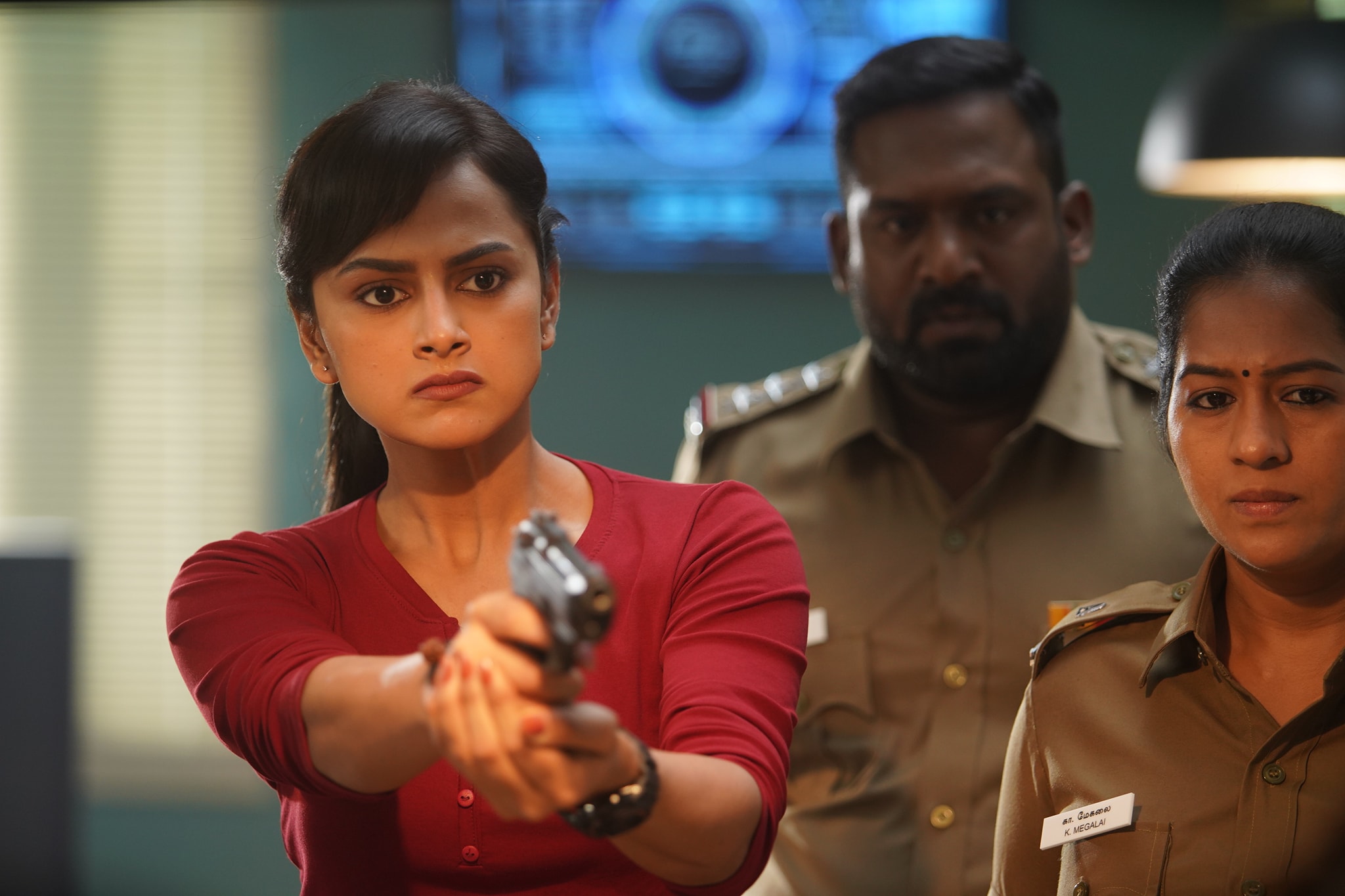 Chakra movie (2020) images stills | Vishal, Shraddha Srinath, Regina ...