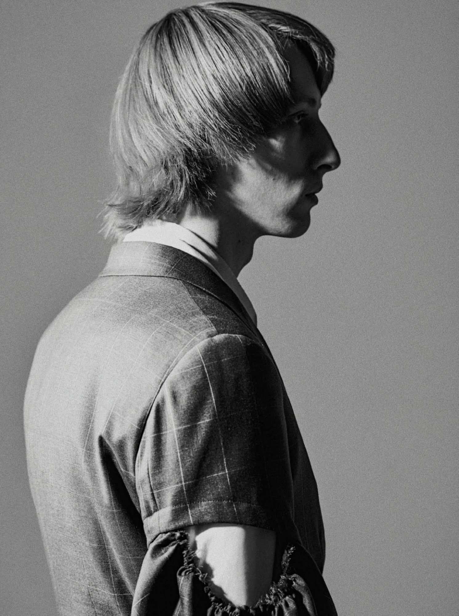 Josef Ptáček para GQ Francia en fotos de James Brodribb