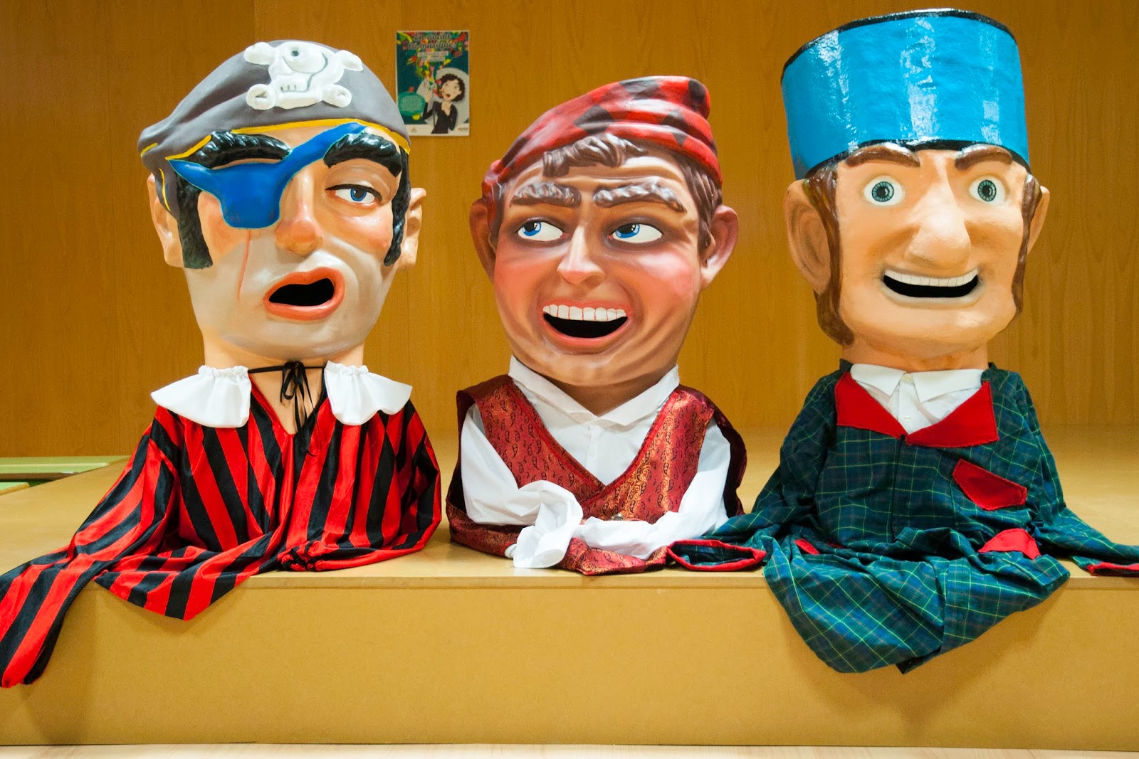 LOS CABEZUDOS VISITAN EL COLE!! - AFE Albada Colegio Lucien Briet