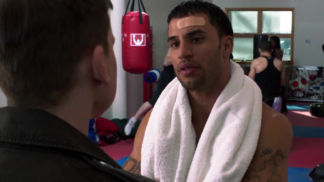 ausCAPS: Danny Henriquez shirtless in Unforgettable 1-08 "Lost Things"