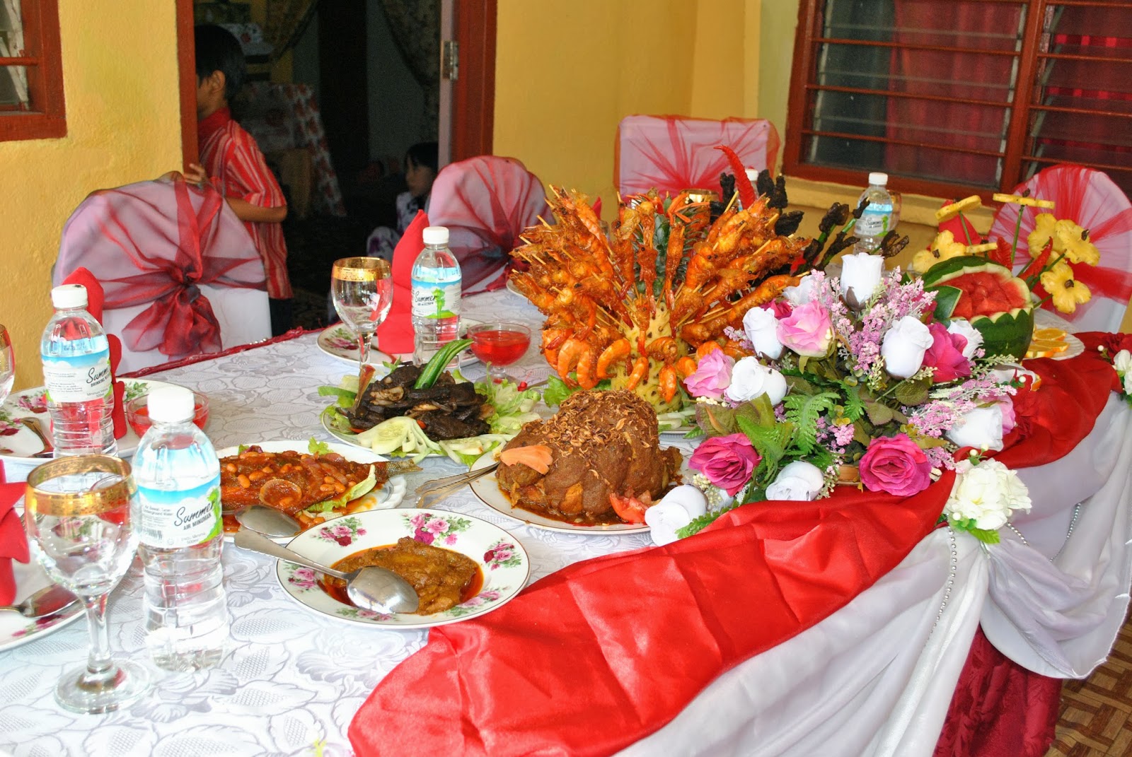 yanimn: Idea Deco Meja Makan Beradap Pengantin - Tema Merah Putih