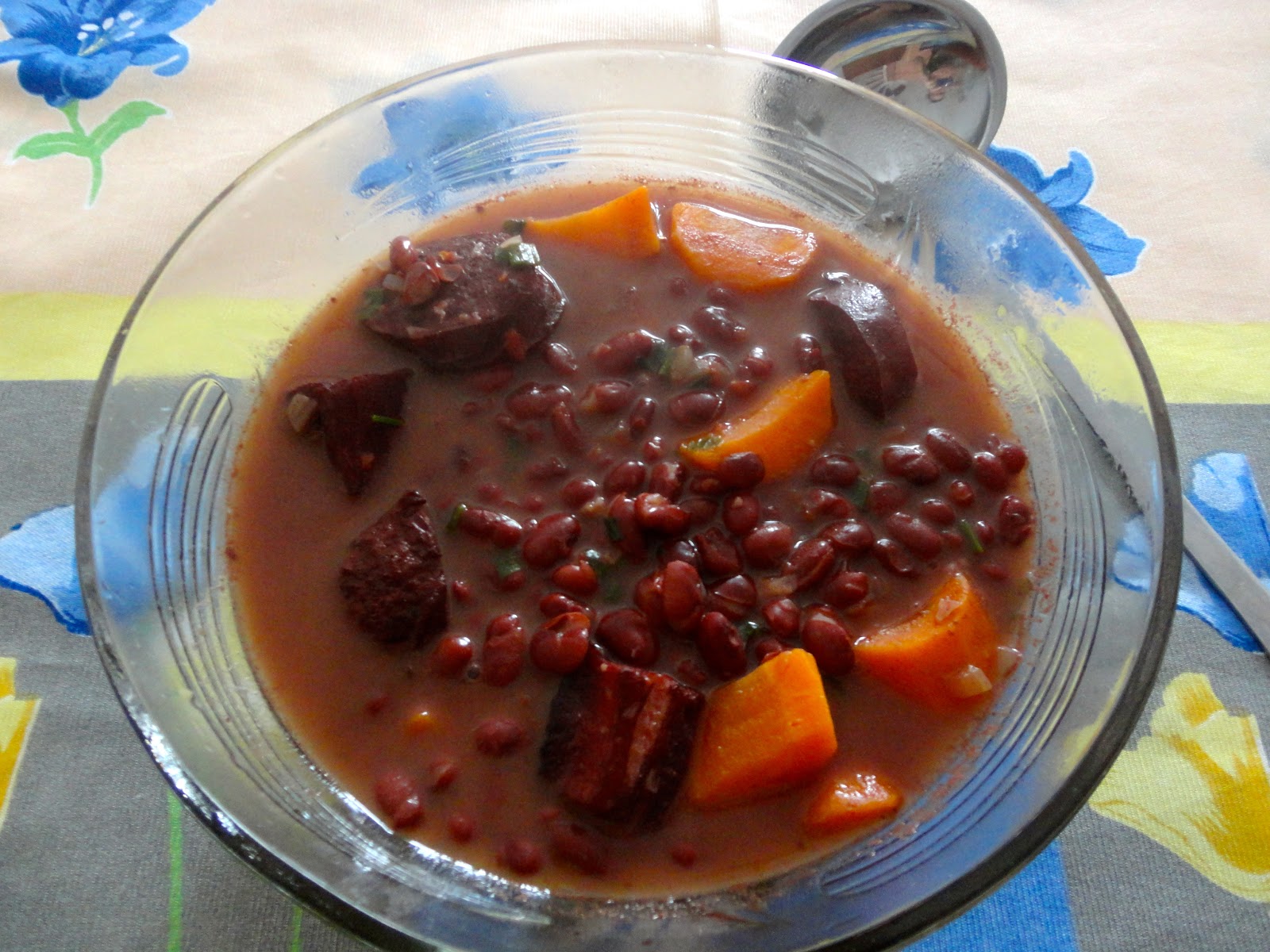 Charla na Cozinha: Feijão vermelho de domingo