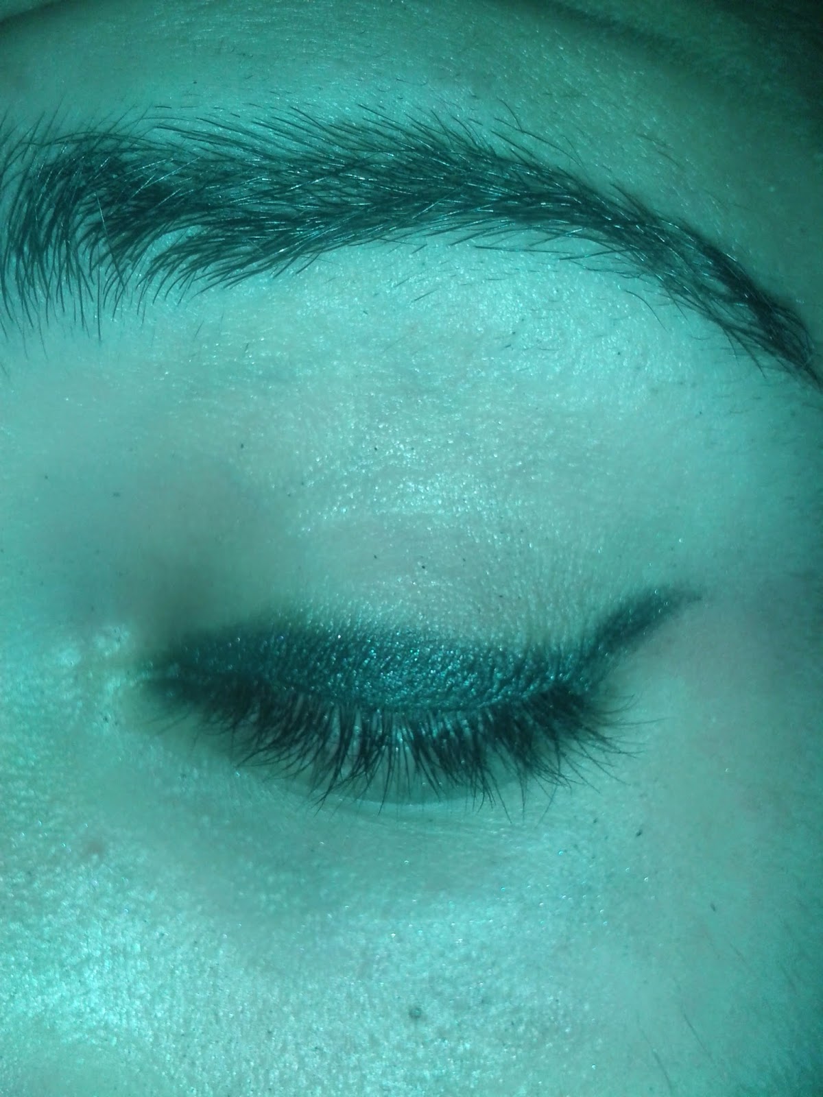 style, glamour and make up : delineado PIN UP con sombras♡