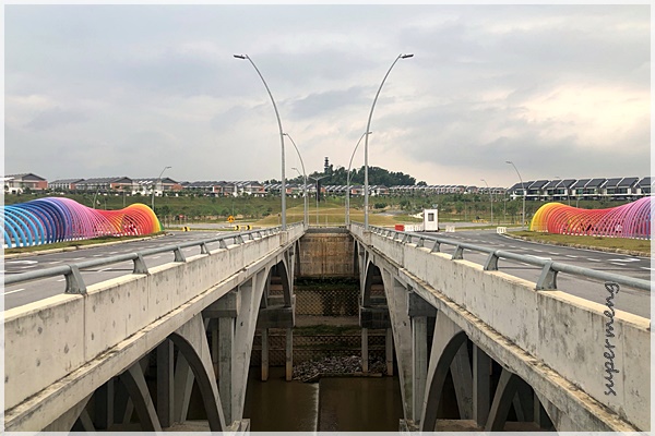 SUPERMENG MALAYA: ELMINA VALLEY - Rainbow Bridge