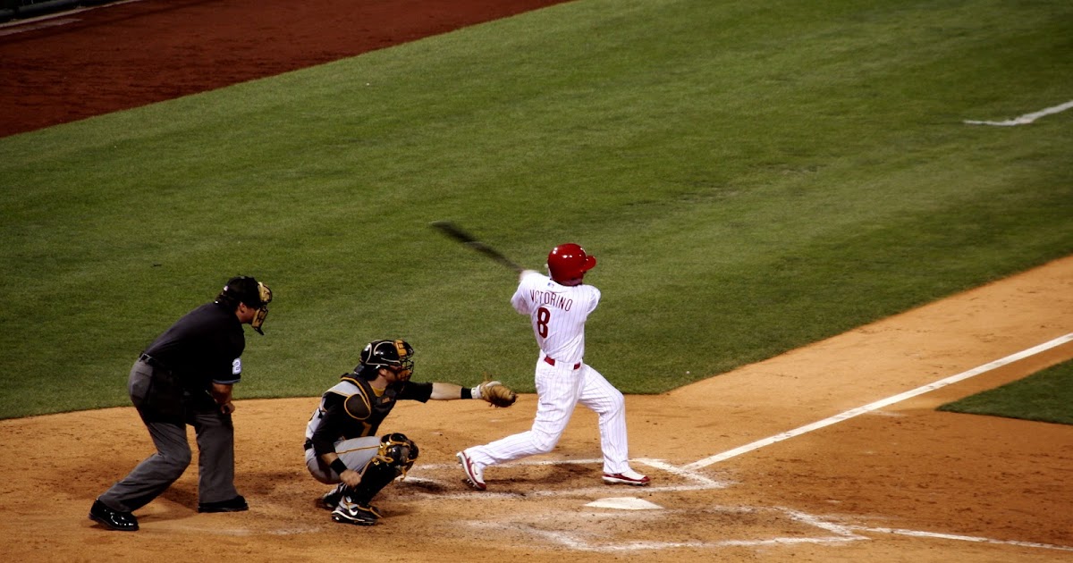 "Hit it out of the park" nghĩa là gì?