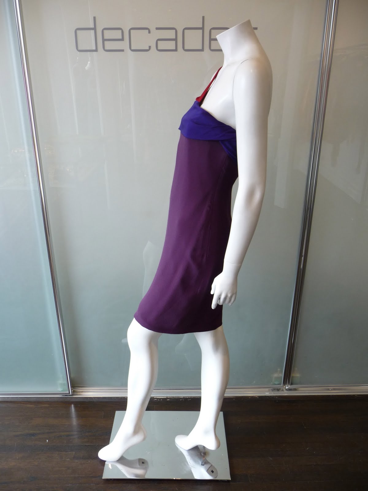 DECADES INC.: VOILÀ VERSACE