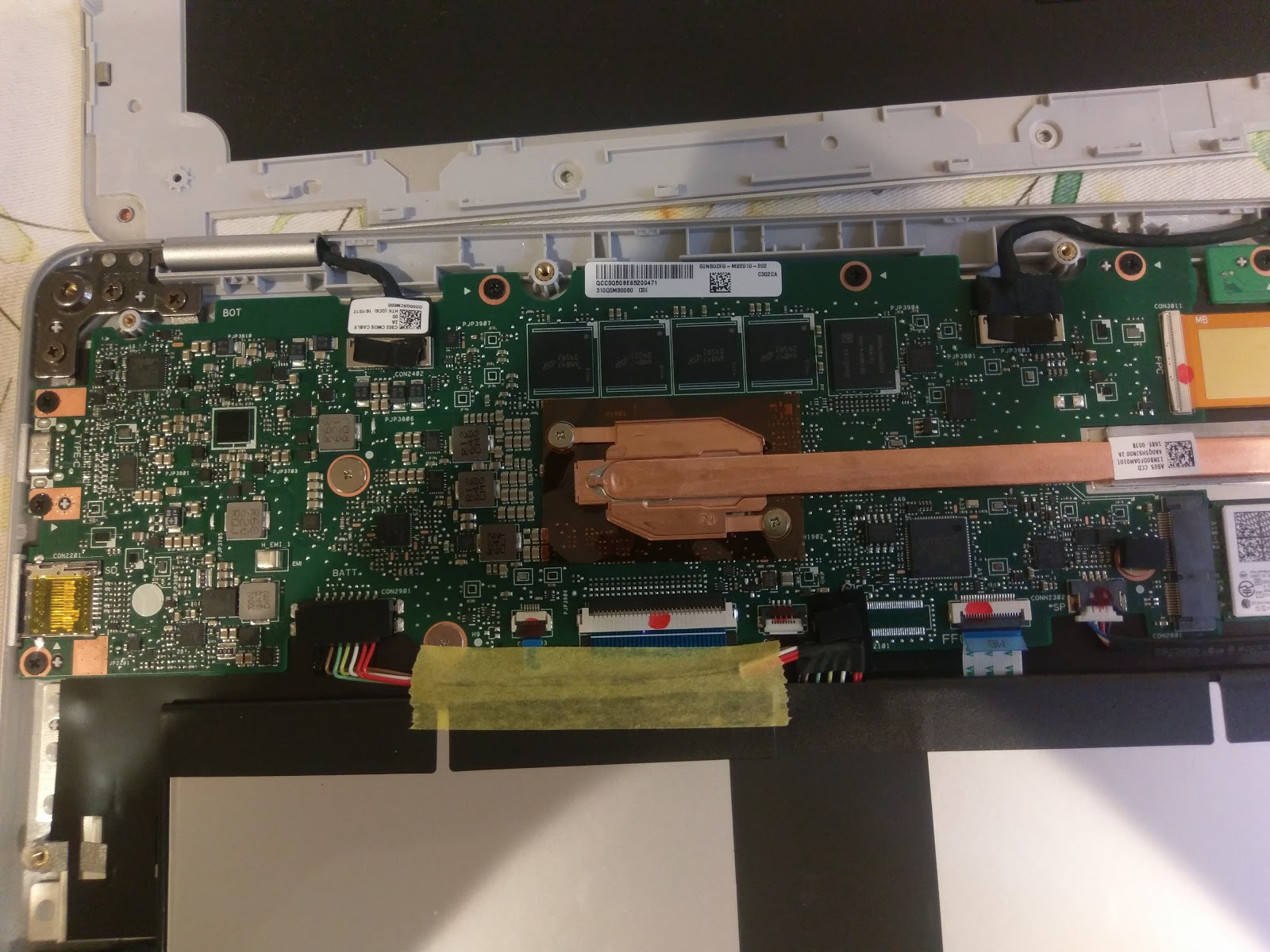A Look inside the Asus C302 chromebook﻿