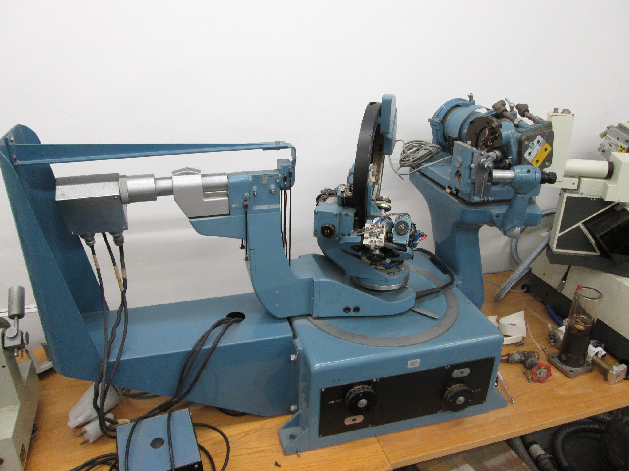 Memorial to Hilger and Watts diffractometers.