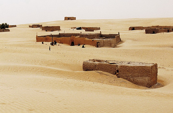 THE WORLD GEOGRAPHY: Amazing Buildings Devoured by Sand