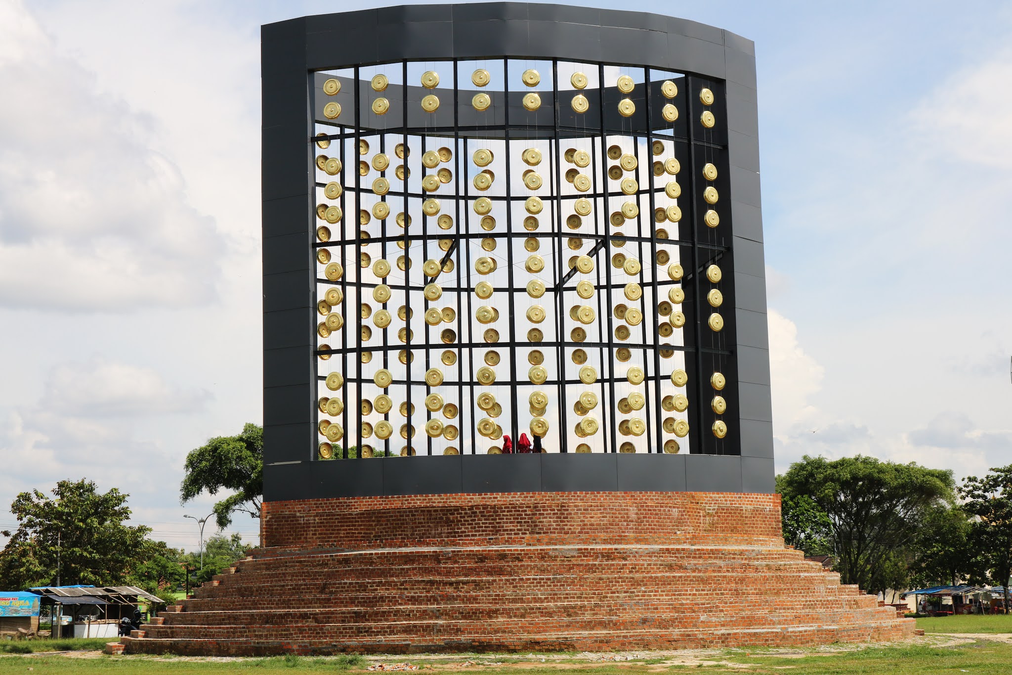 Tugu Canang dan Tugu Gajah ~ Budaya