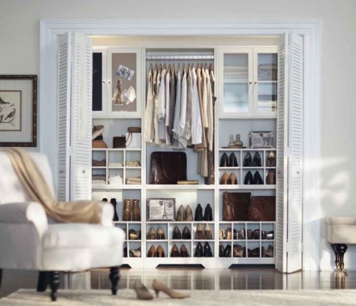 Roses and Rust: Redressing my Dressing Room