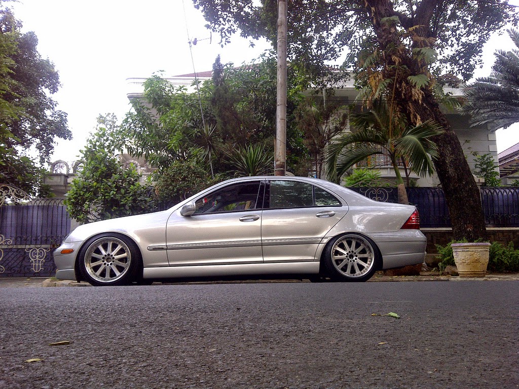 Mercedes-Benz W203 C240 Stance Style | BENZTUNING