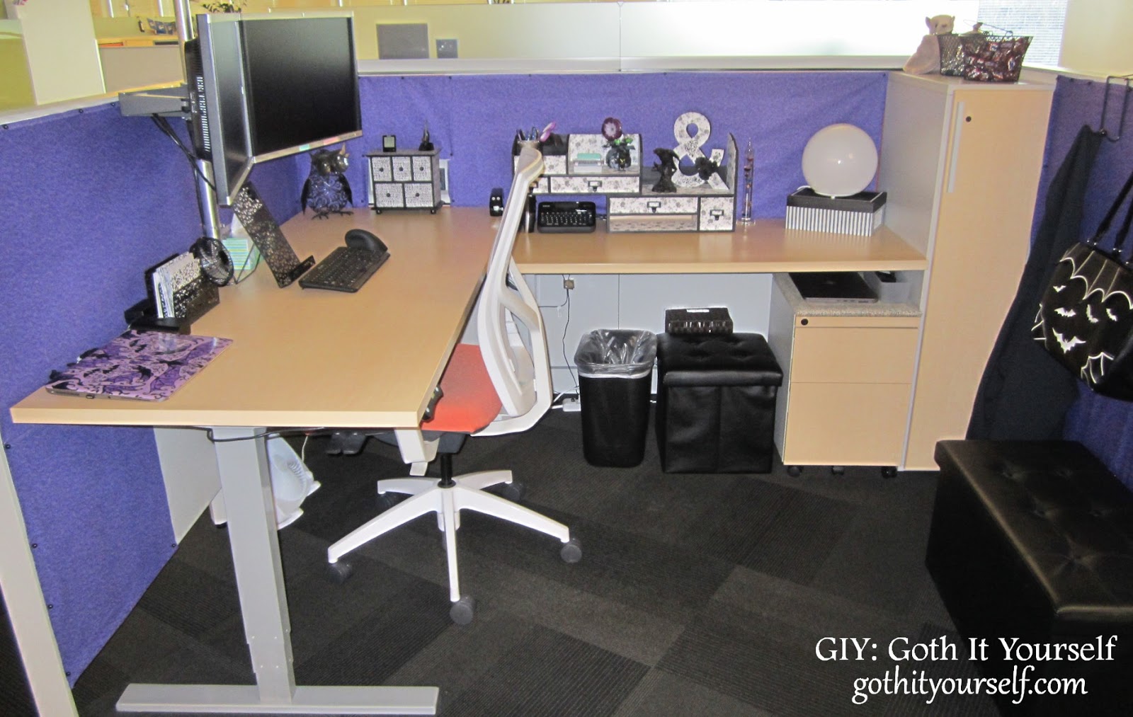GIY: Goth It Yourself: Cubicle Makeover
