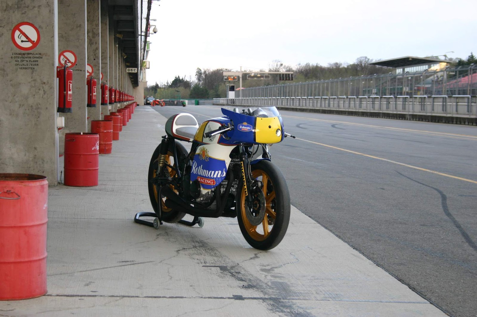 Honda CB500 Rothmans racing - RocketGarage - Cafe Racer Magazine
