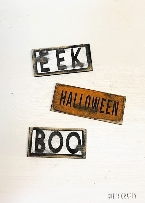 She's Crafty: Halloween mini Wood Signs