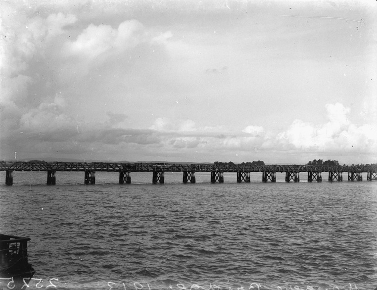 Timespanner: How about a plaque for old Mangere Bridge?