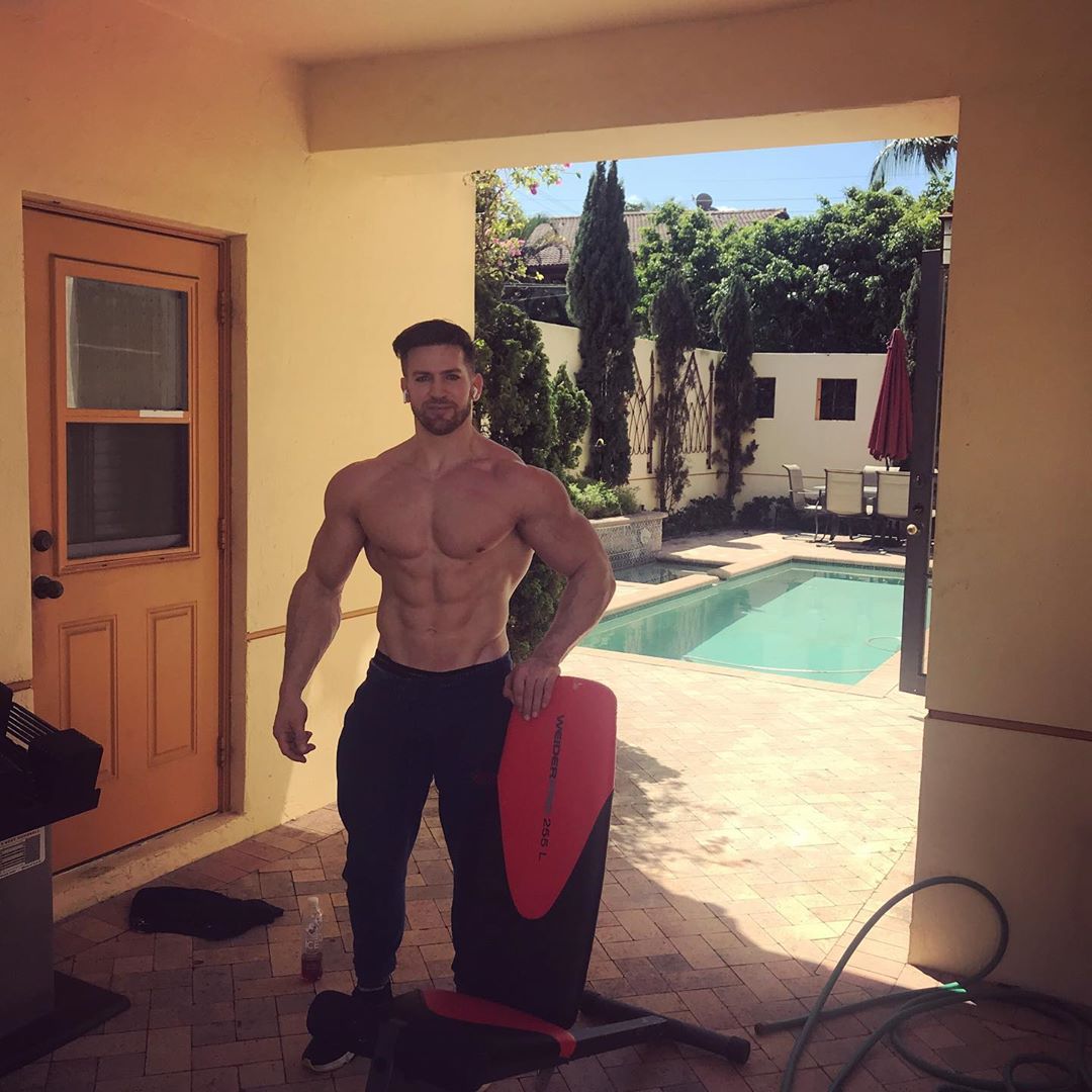 Muscle, Muscle, Muscle: Adam Charlton aka adam400m 2