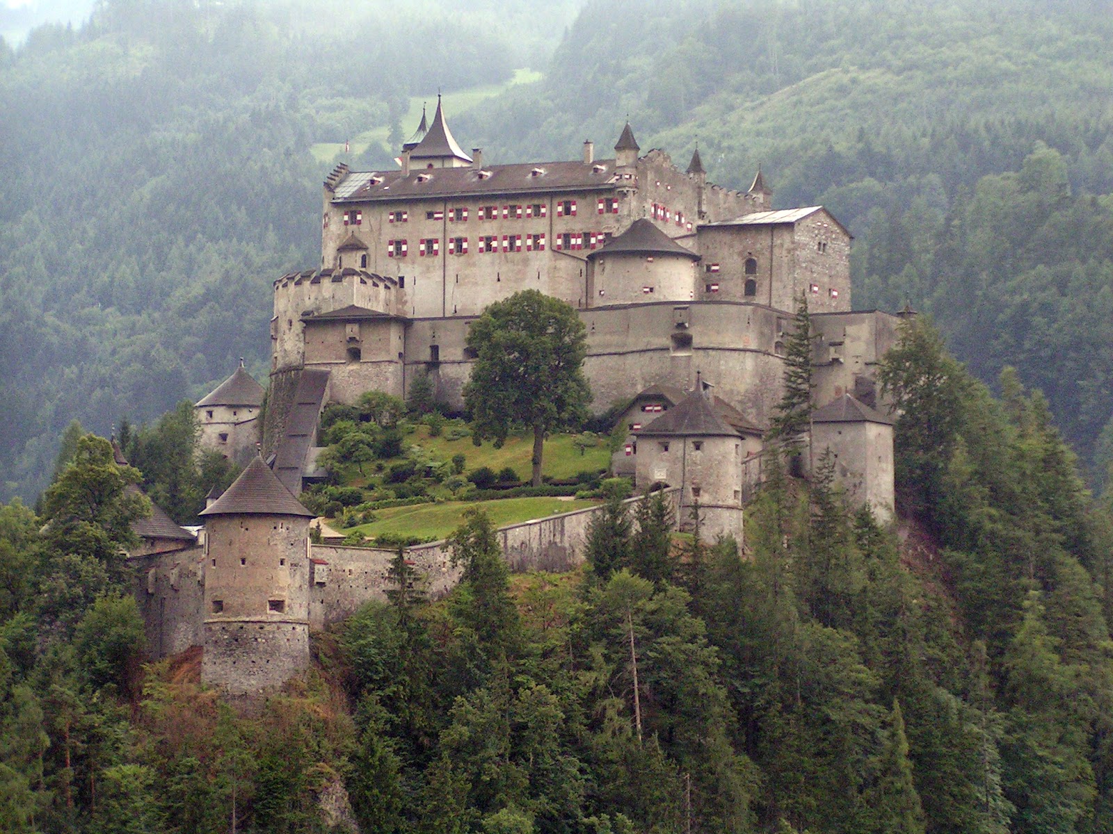Blok888: Top 10 Most Beautiful Castles With Breathtaking Scenery