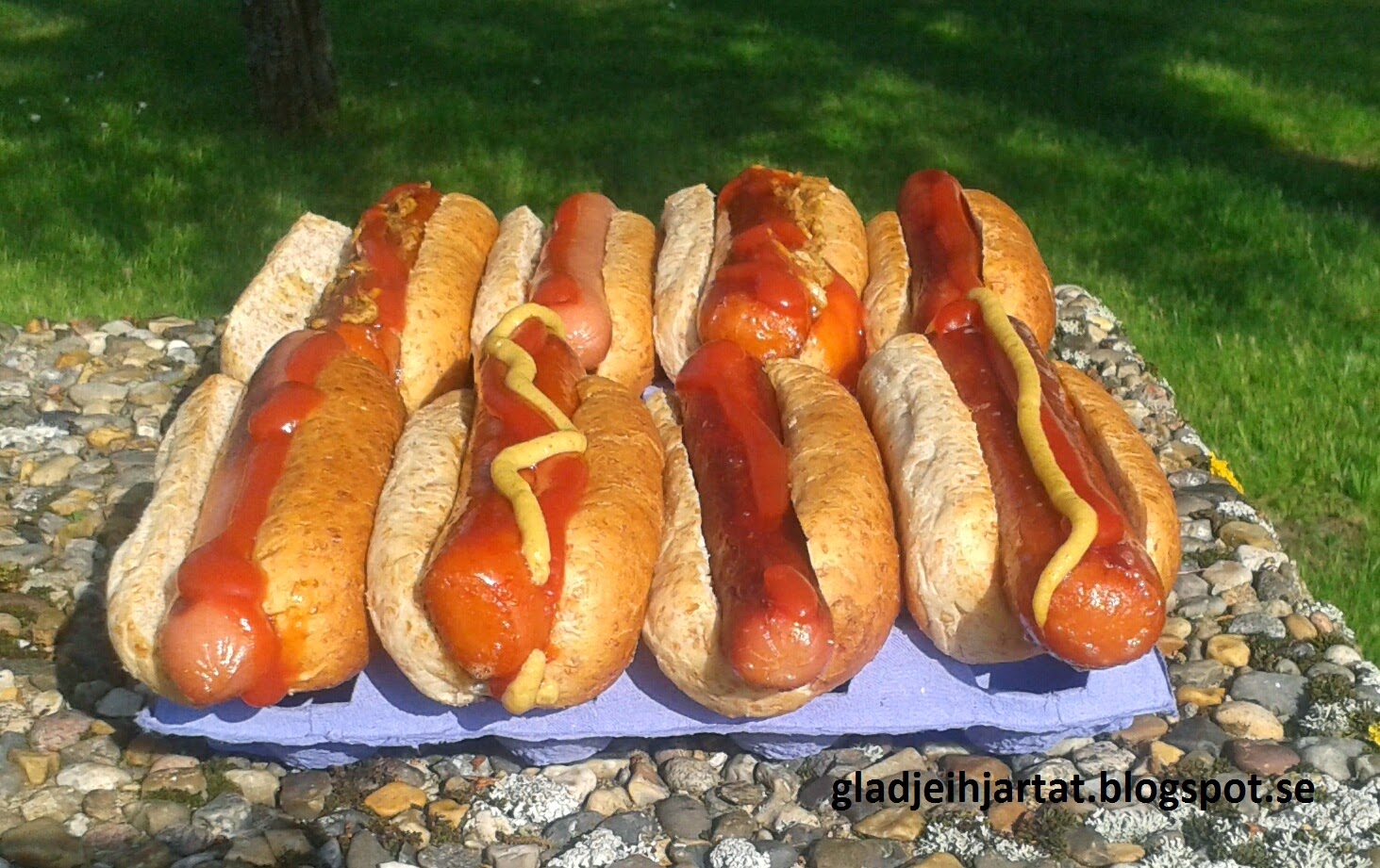 Glädje i hjärtat - Joy in the heart: Korv med bröd på en äggkartong