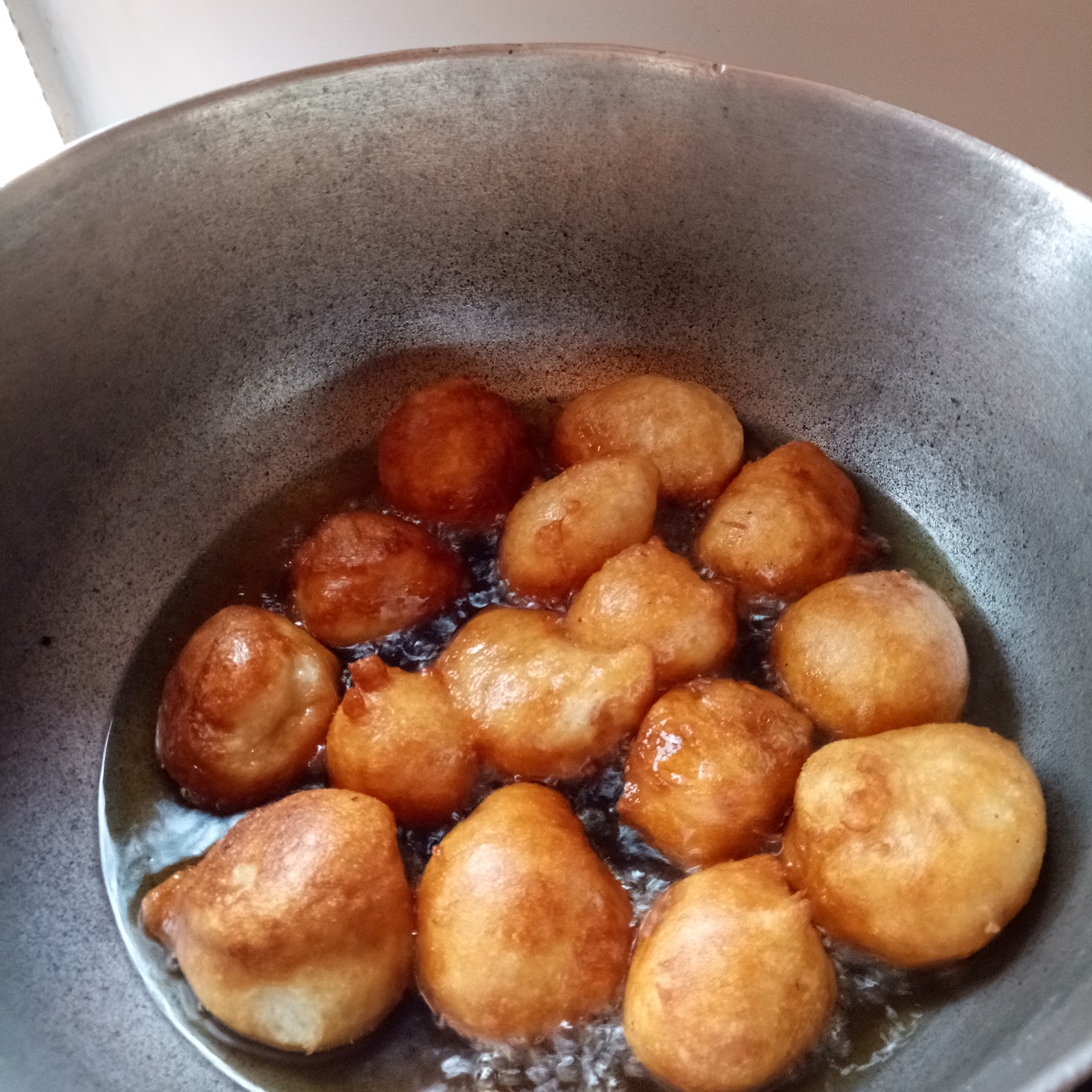 frying puff-puff, pot, deep frying