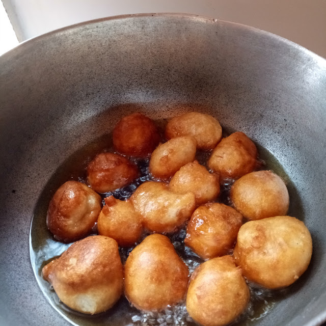 frying puff-puff, pot, deep frying