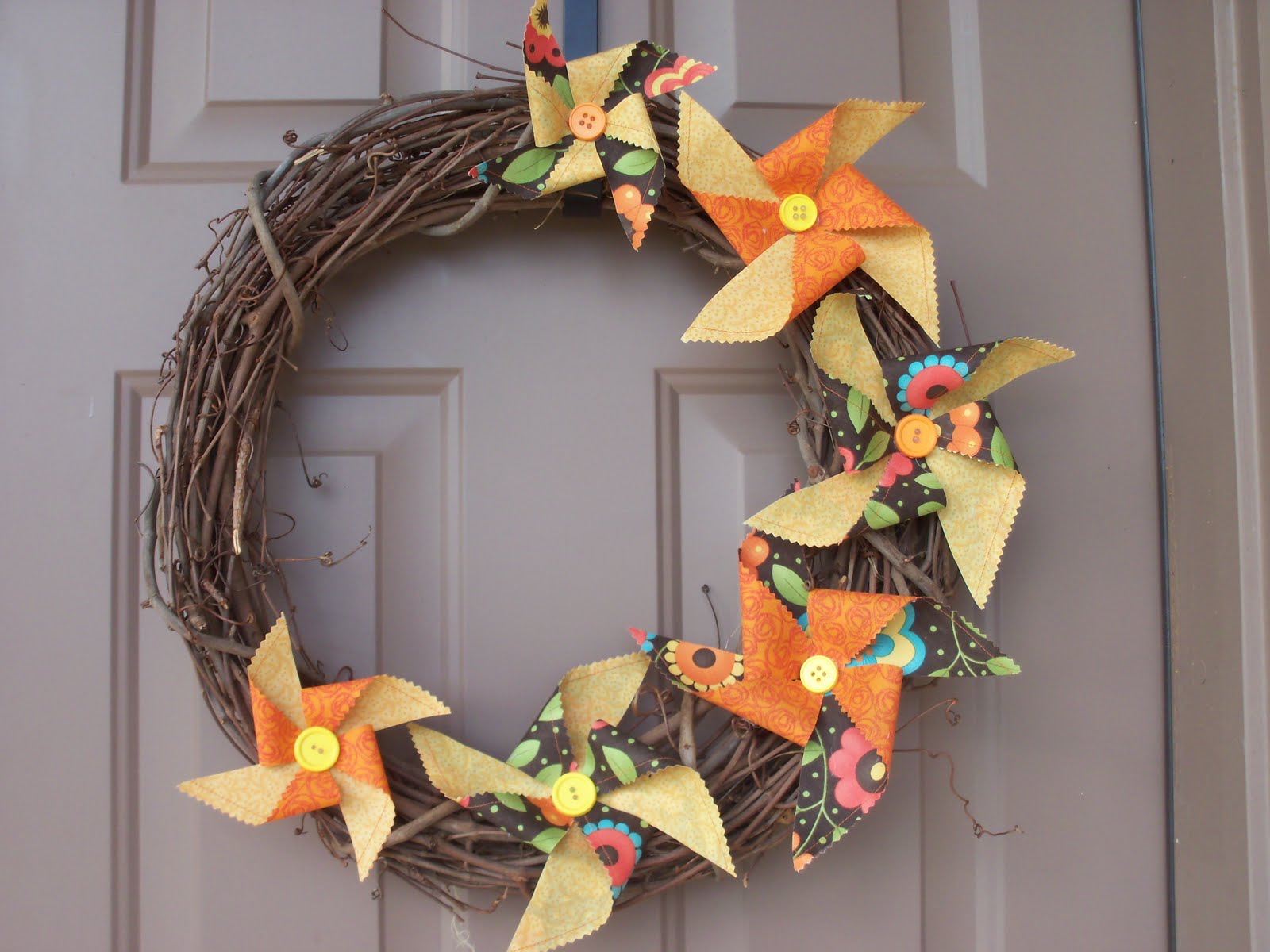 Sandy Sewz and Craftz: Pinwheel Wreath - A Tutorial