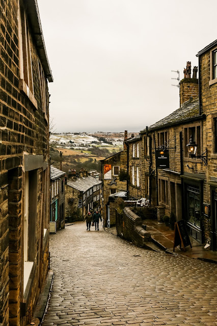 A dog friendly day out to Howarth, West Yorkshire | Mandy Charlton ...