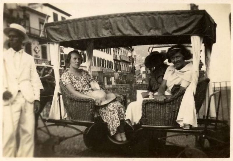 50 Amazing Found Snaps Show European Trips of Three Ladies in the Mid ...