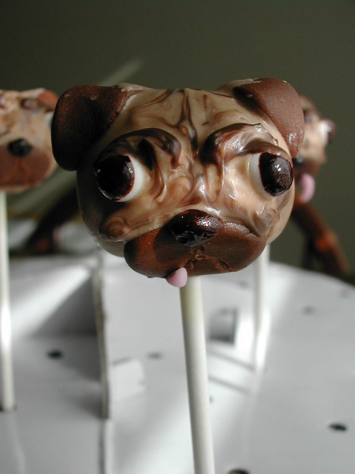 Mini Cakes by Mini Marge: Pug Pops!