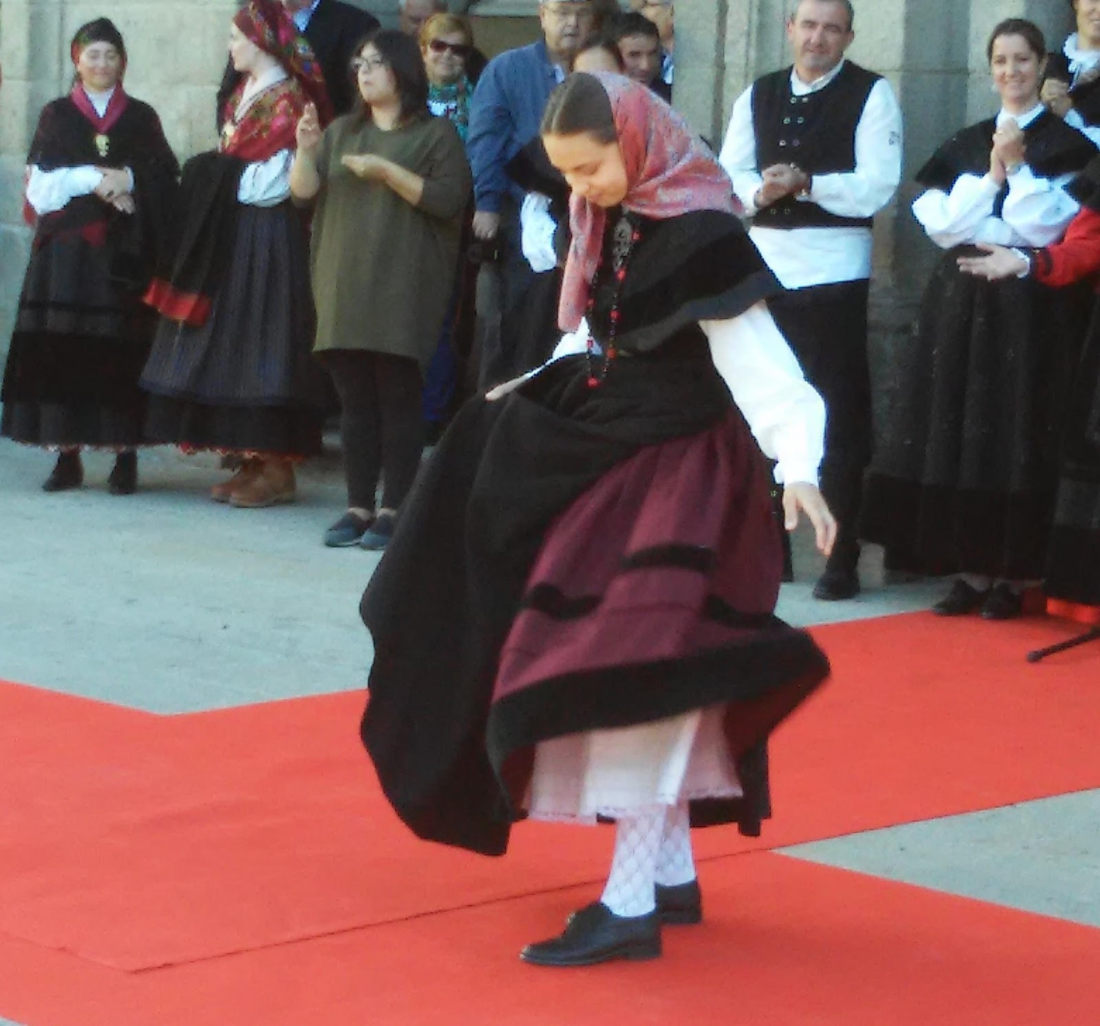 MILLARES (Baleira-Lugo): El traje galego