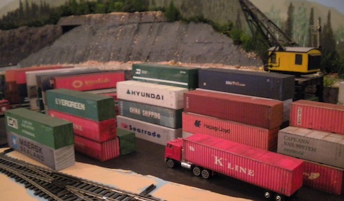 The Model Railroad Luddite: Scratchbuild shipping containers